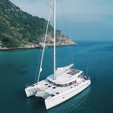 Lagoon 421 catamaran nets